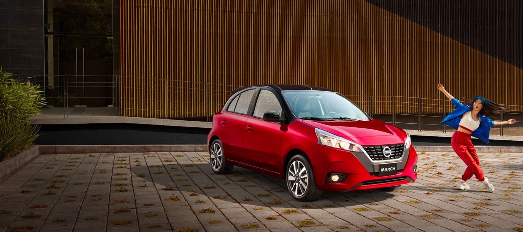 Consiente a tu vehículo Nissan con un gran equipo que trabaja día a día ...
